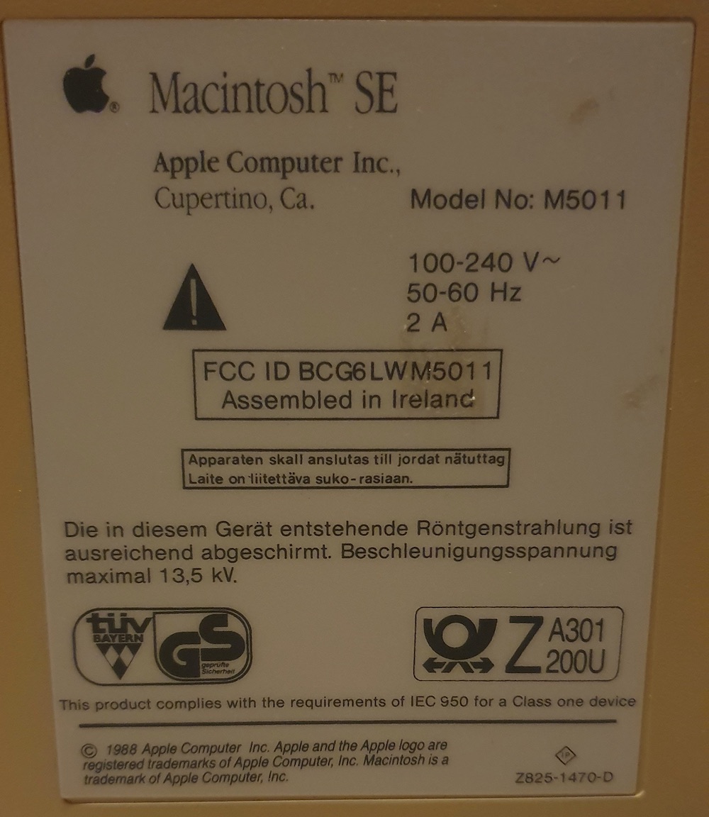 Vintage Apple Macintosh SE 1/40 computer