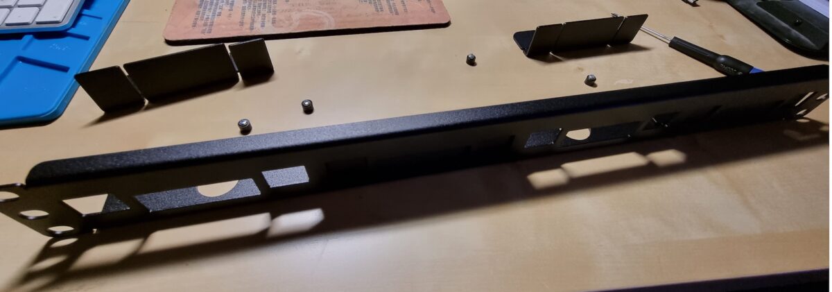 Raspberry Pi 19 inch server rack - ophangen van Pi's in mijn serverkast